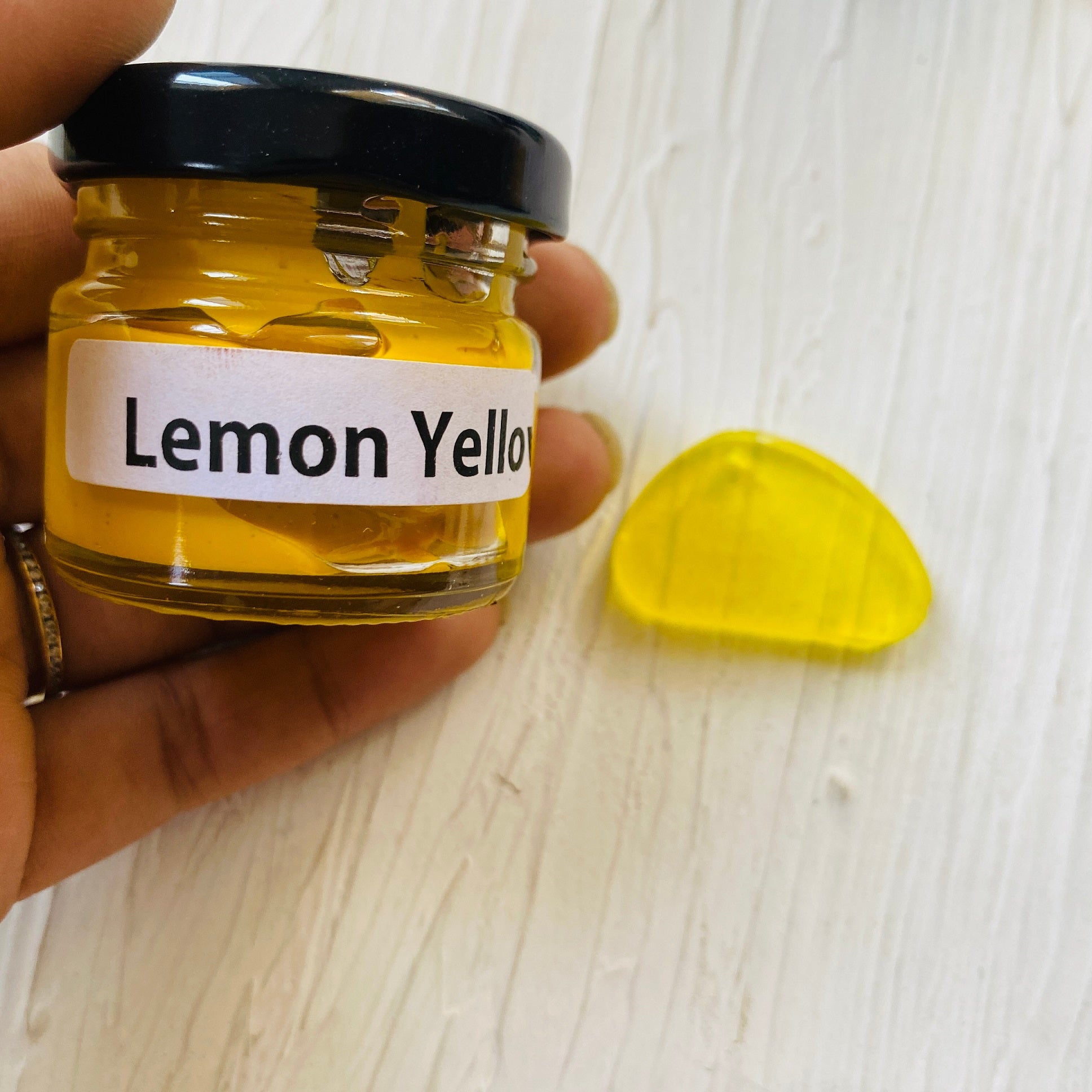 Lemon Yellow Translucent Pigments – Resin Bulk Buy